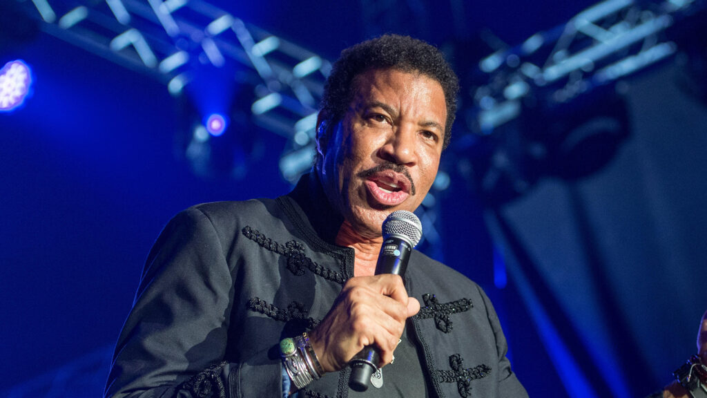 Lionel Richie to Perform at Atlantis The Palm's NYE Gala 2024 ...